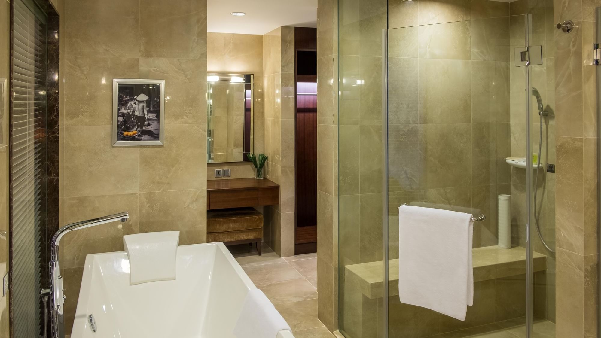 Club Executive Suite | Luxury Suite Hotel | Eastin Grand Hotel Saigon