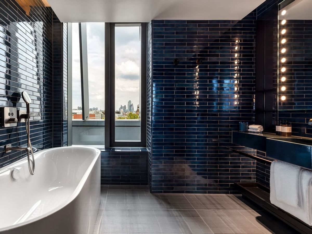 The Londoner | Rooms & Suites | Corner Suite