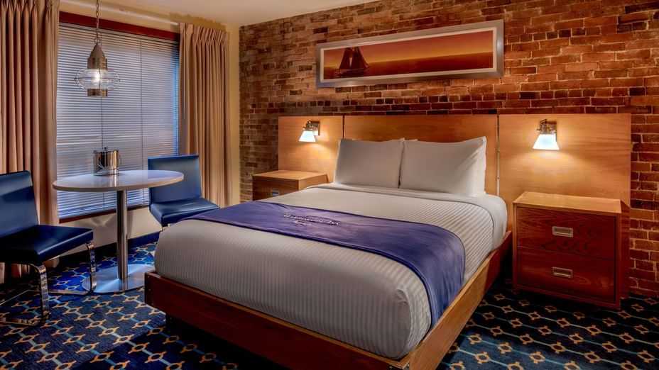 Queen Atrium View - Harborside Inn - Boston