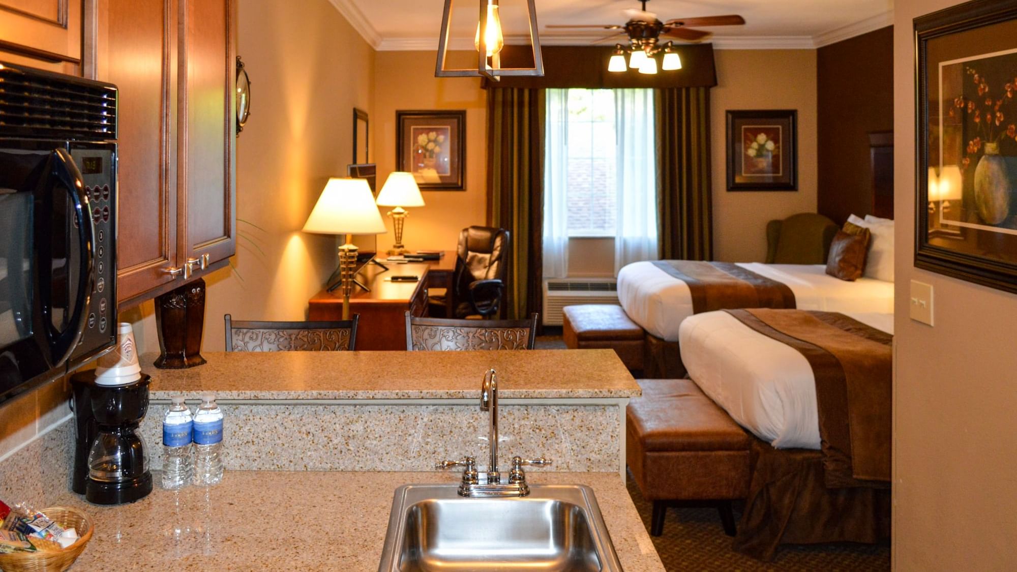 Studio Suite w/ Two Double Beds