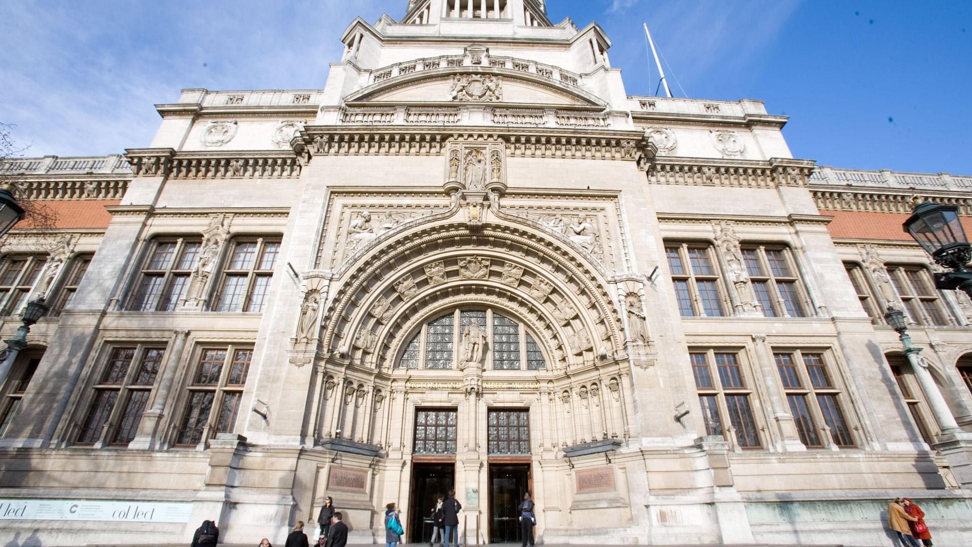 Victoria and Albert Museum Package | The Clermont London, Charing Cross