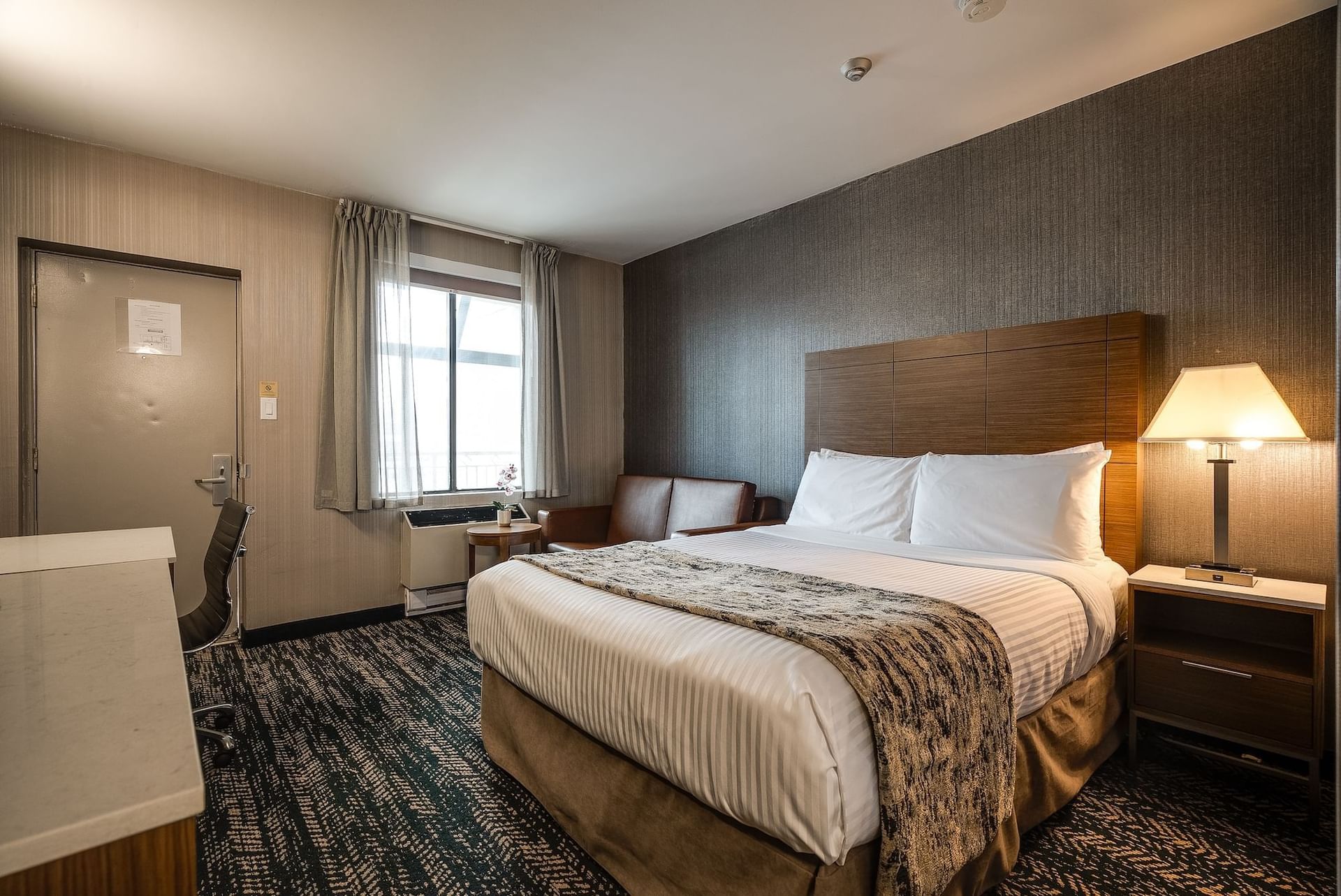 Mississauga Accommodations | Monte Carlo Inn - Toronto West Suites