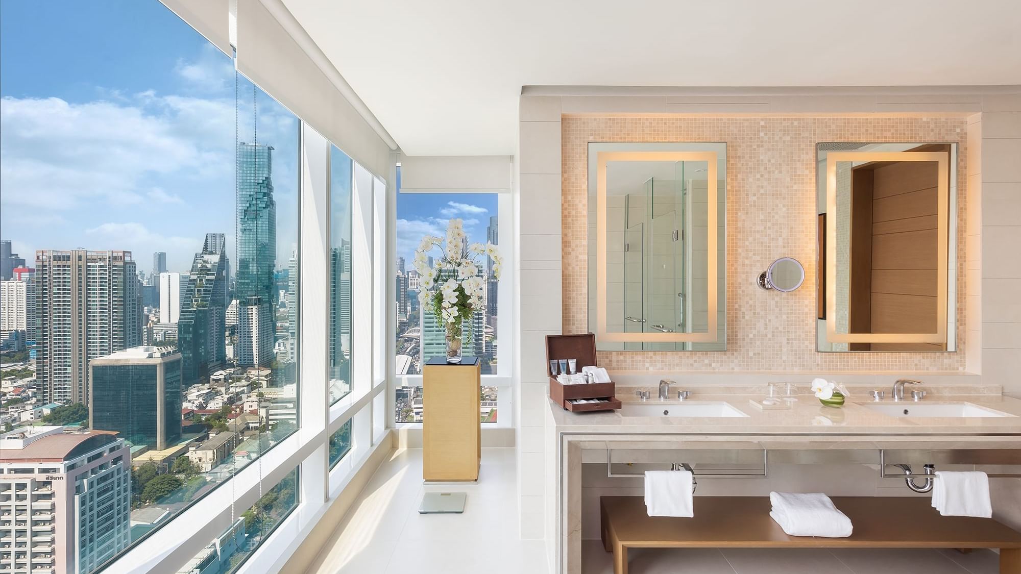 Executive Suite with Lounge Access | Eastin Grand Hotel Sathorn Bangkok