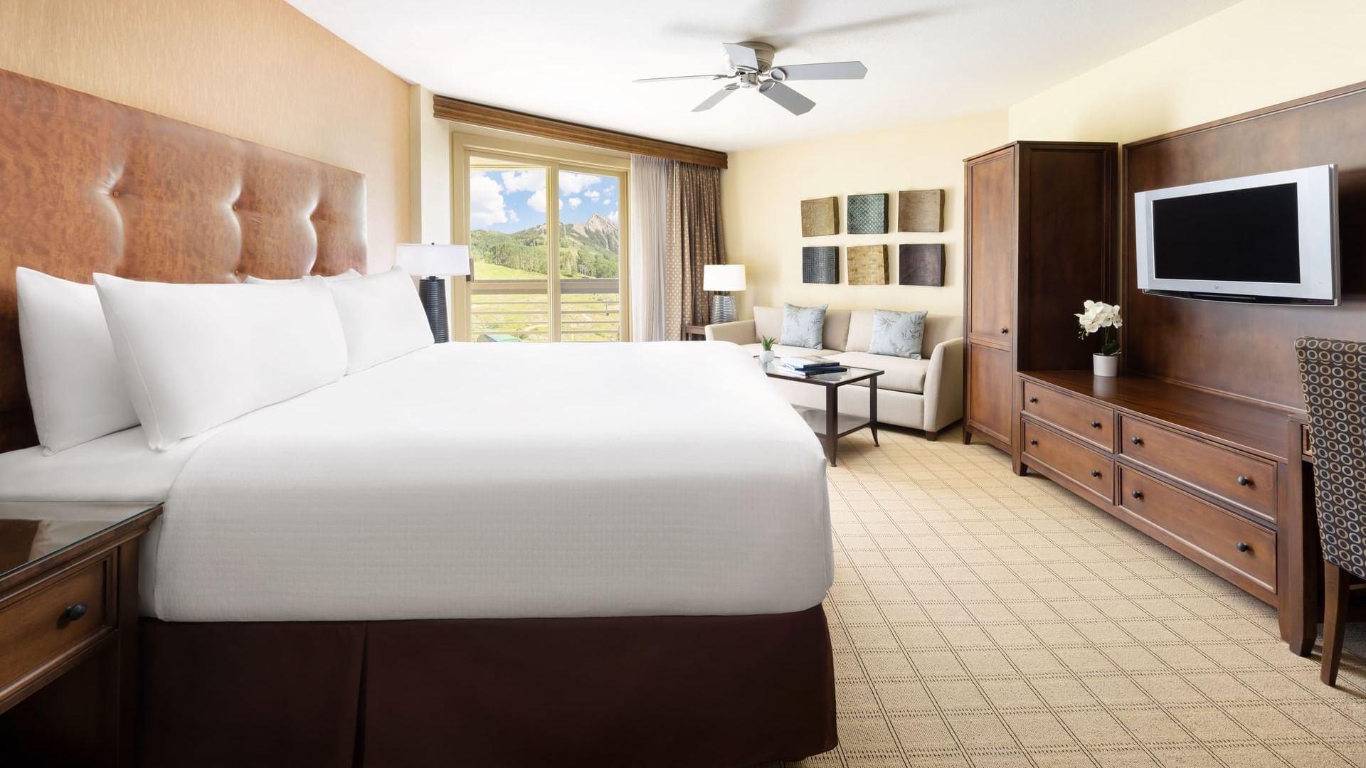 Slopeside View King | Elevation Resort & Spa Accommodation
