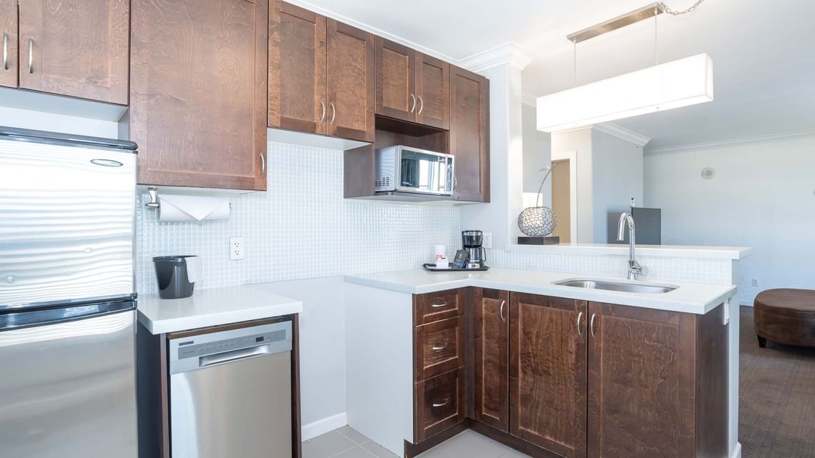 Tower Suite, 1 King Bed, Kitchenette, Balcony | Sandman Kelowna ...