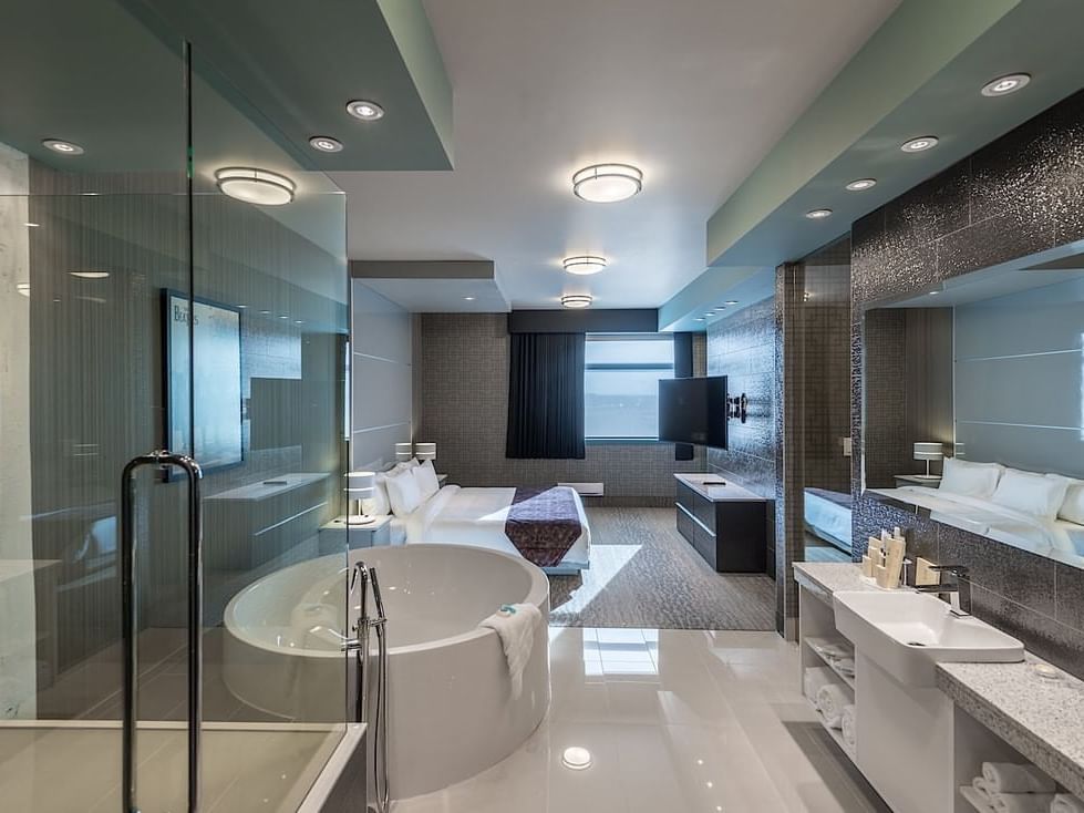 VINYL THEMED SUITE | Hotel Clique Calgary Airport Accommodation