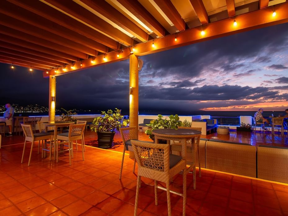 Sky Bar Lounge | Plaza Pelicanos Grand Beach Resort