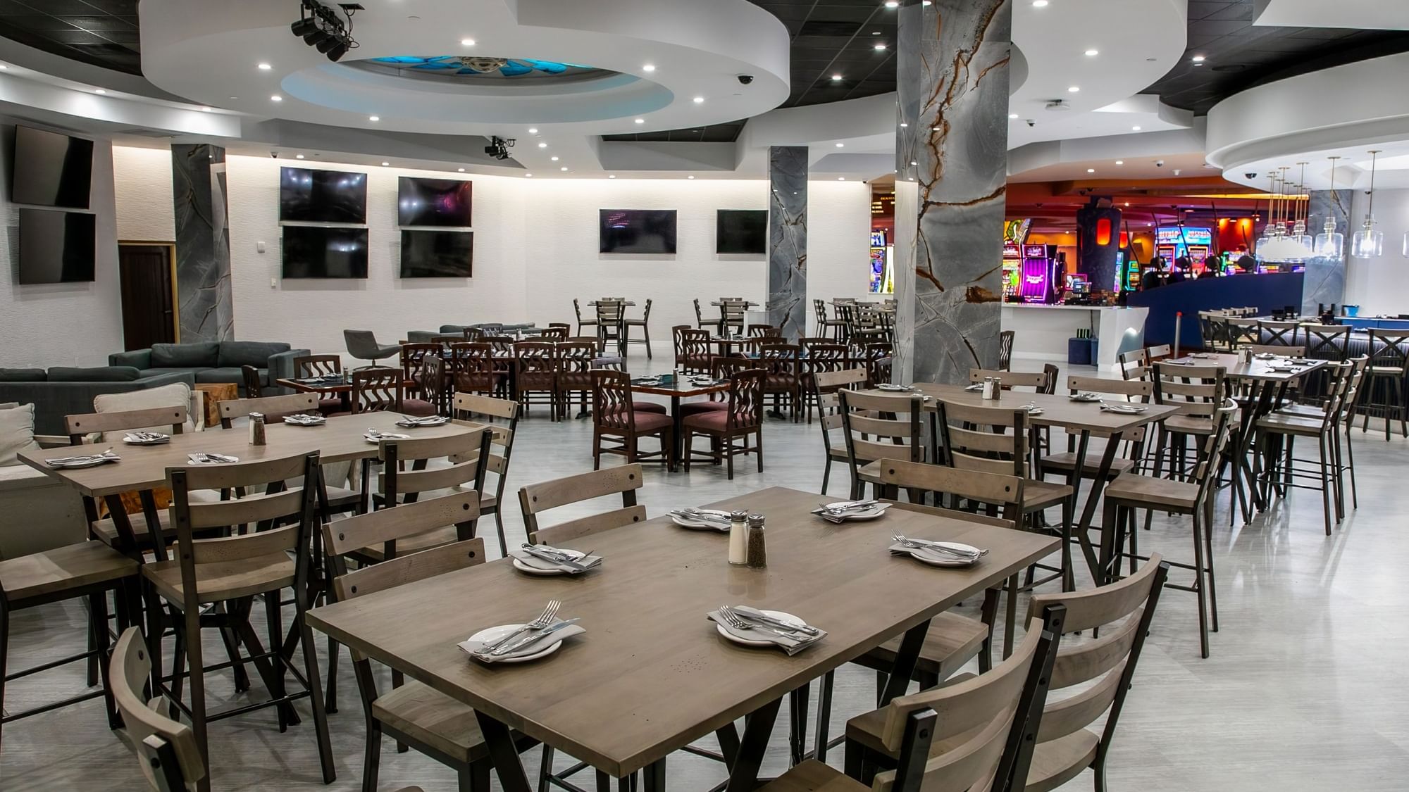 Turquoise Trail Bar & Grill | Hilton Santa Fe Dining