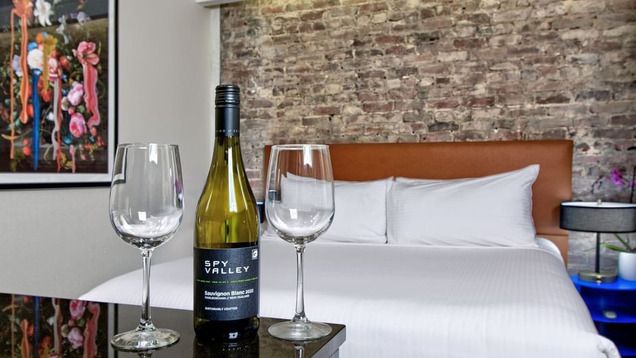 Standard King Room | Hotel Griffon Accommodation