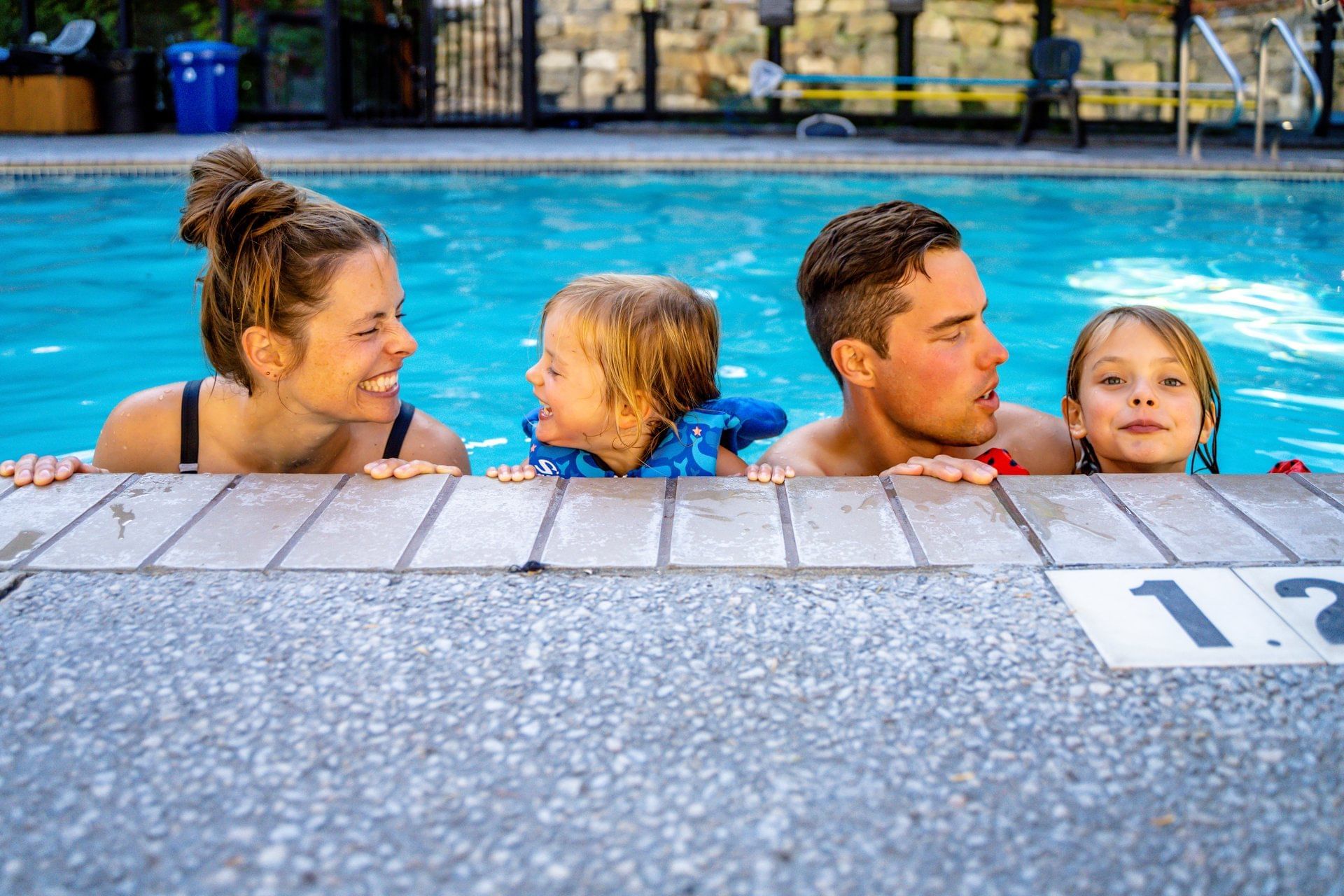 Canmore Hotels with Pool - Blackstone Mountain Lodge