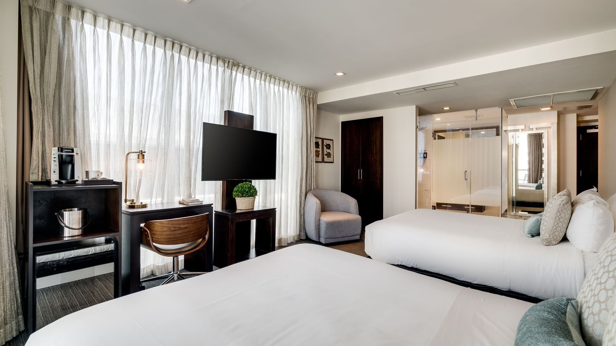 Premier Plus Partial Ocean View Double Queen | Berkeley Shore Hotel ...