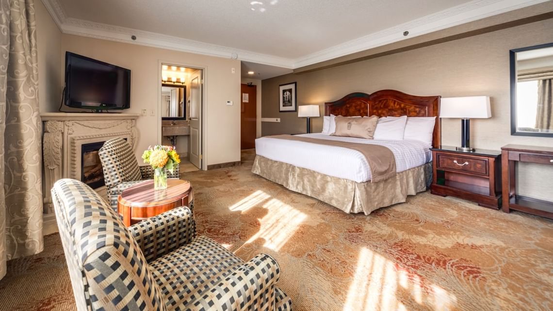 Deluxe King Jacuzzi Suite | Monte Carlo Inn & Suites - Downtown Markham