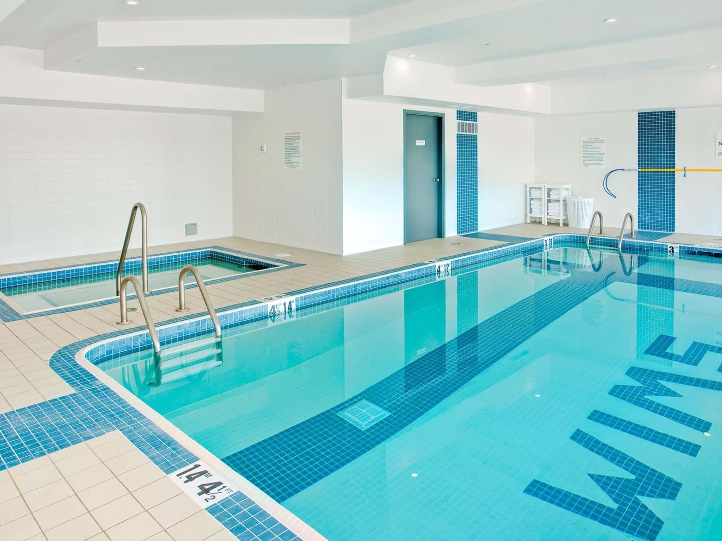 Indoor pool | Sandman Signature Hotel & Suites Langley