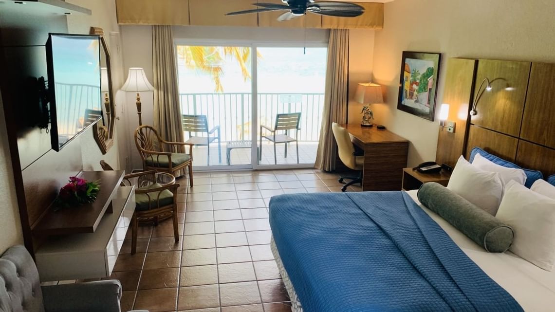 Beachfront Premium King Bedroom - Emerald Beach Resort