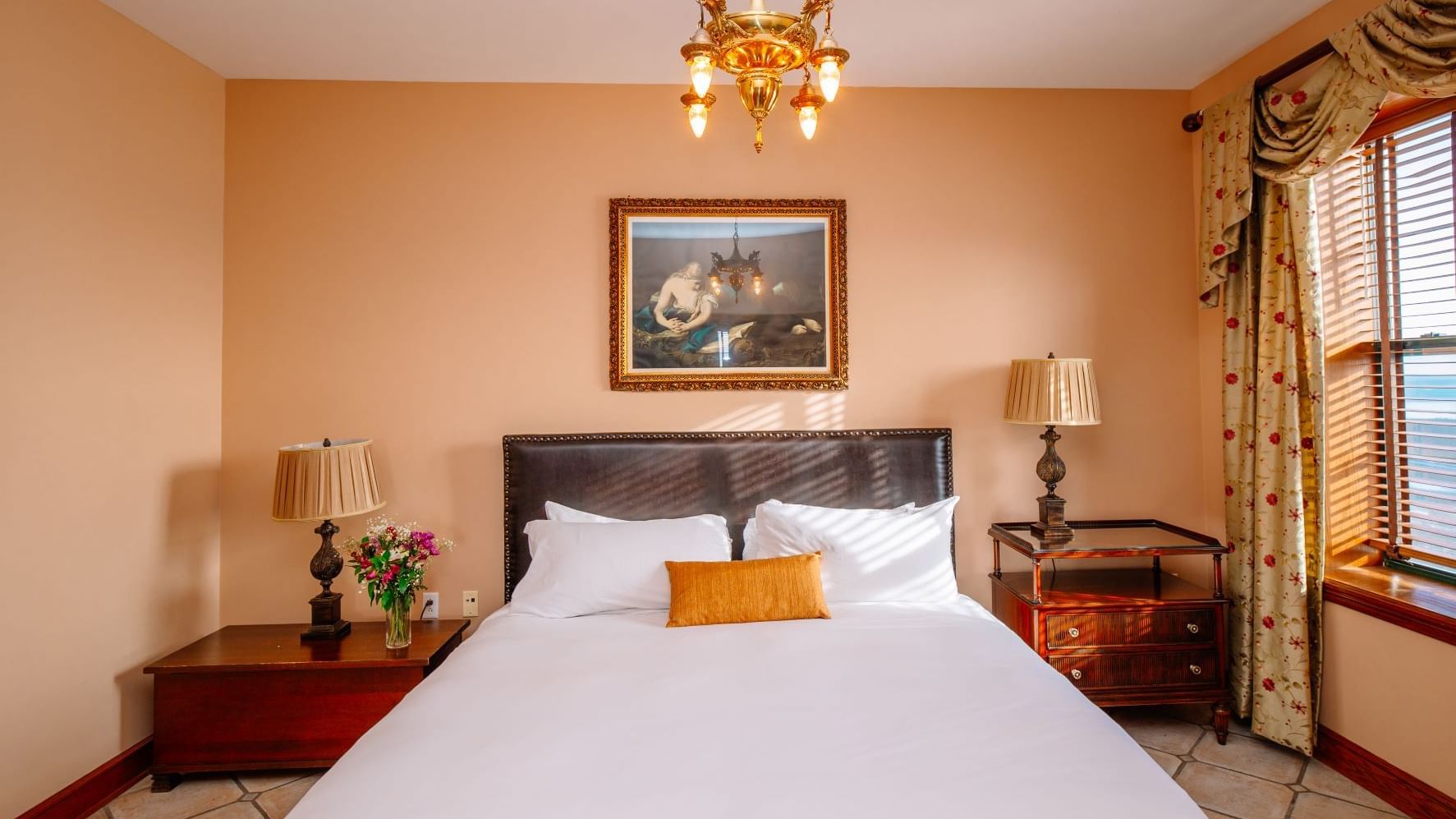 Penthouse Suite | Lodging Marquette MI | The Landmark Inn