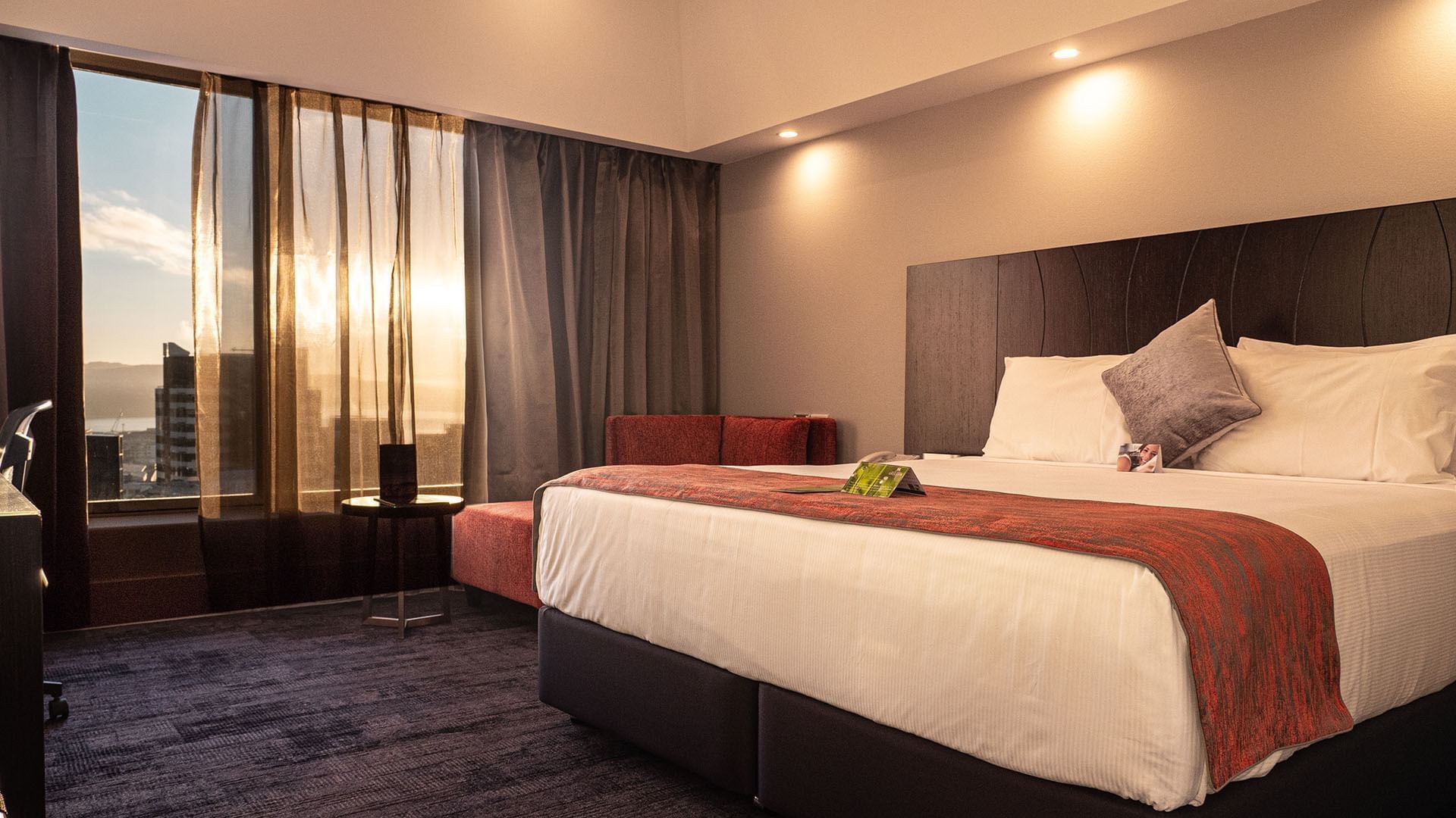 Deluxe Rooms | James Cook Hotel Grand Chancellor Wellington