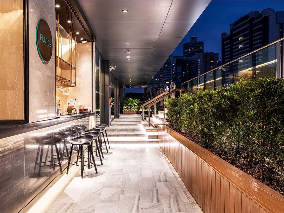 Plunge Pool Bar | Dining at Carlton Hotel Bangkok Sukhumvit