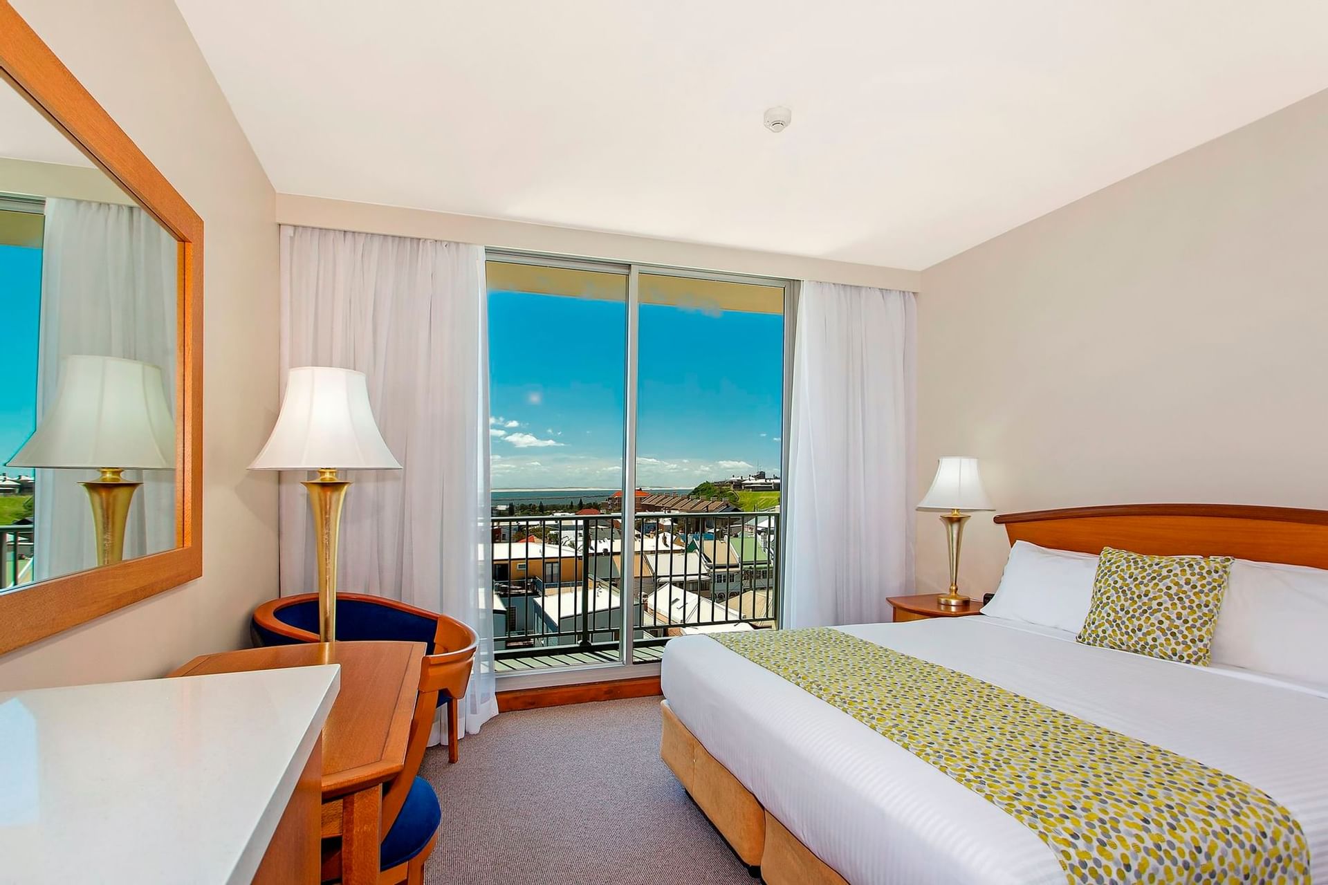 High Ocean View Room | Free Parking at Noah’s On the Beach Hotel