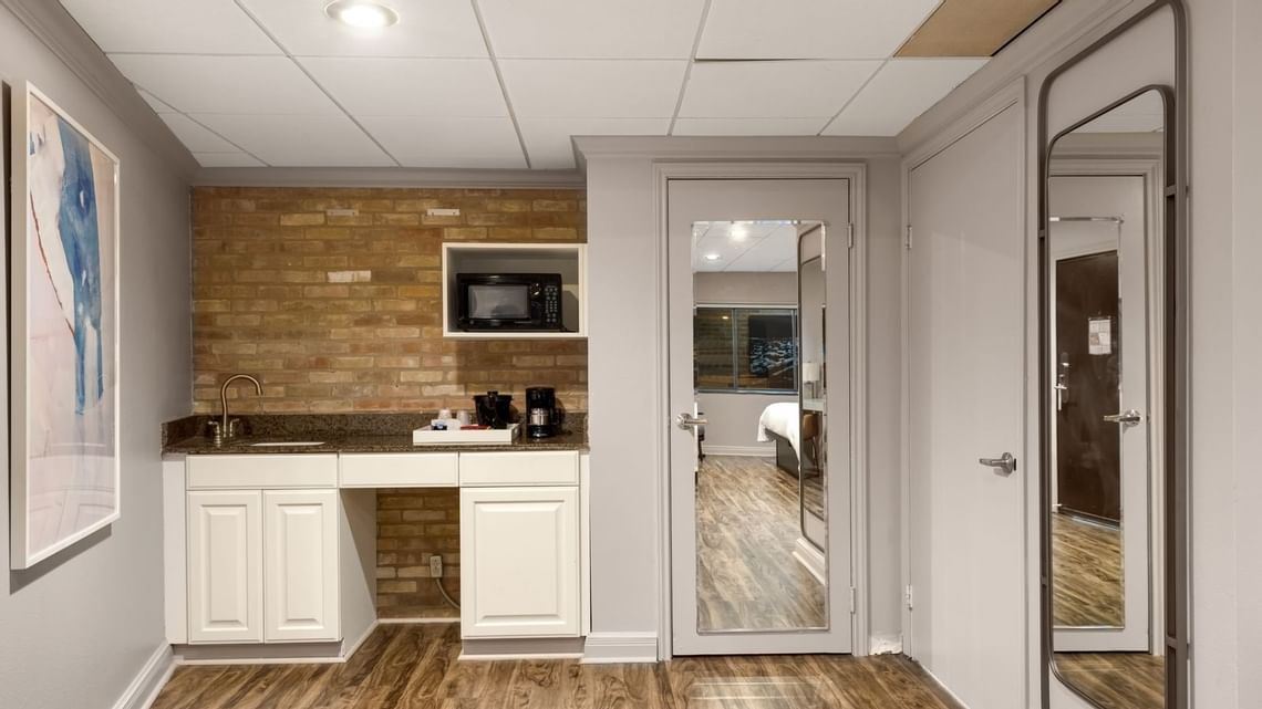 Double Queen Handicap Room in San Antonio - Riverwalk Plaza Hotel