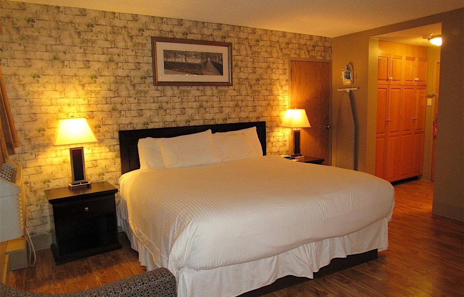 Downtown Parking & Amenities | Stonebridge Hotel