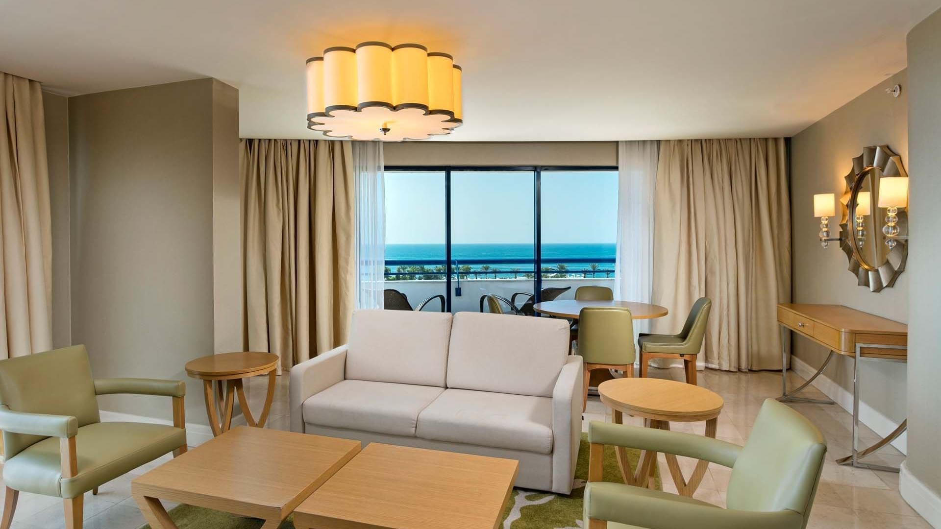 Annex Standard Swim-up Room | Titanic Deluxe Lara