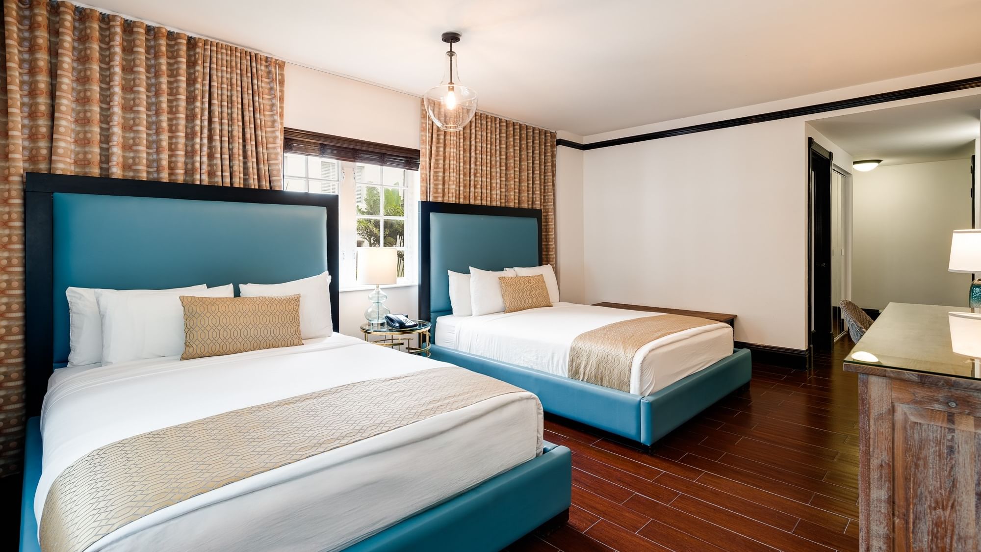 Superior DoubleQueen Room | Hotel Croydon Miami Beach