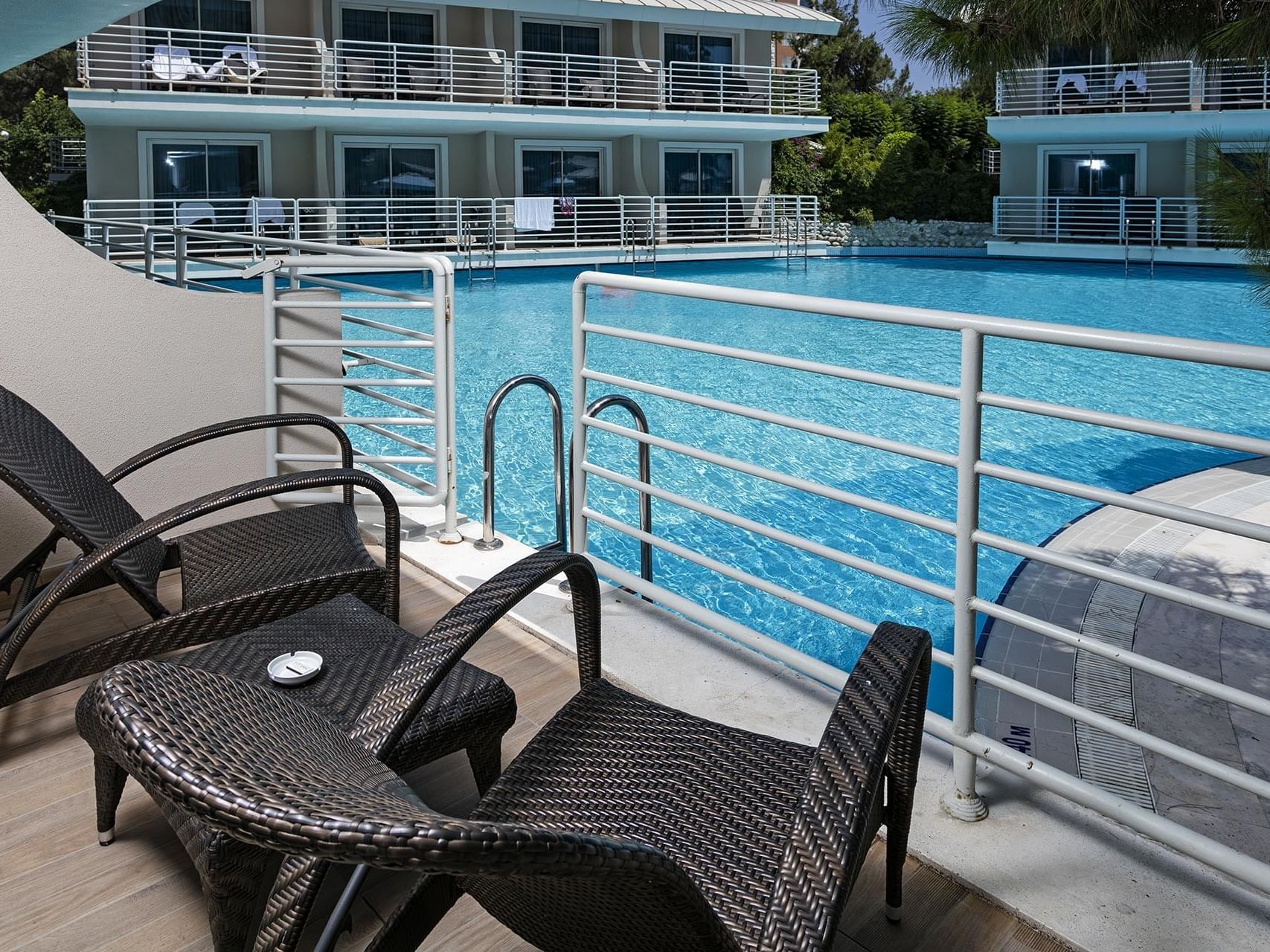 Annex Standard Swim-up Room | Titanic Deluxe Lara