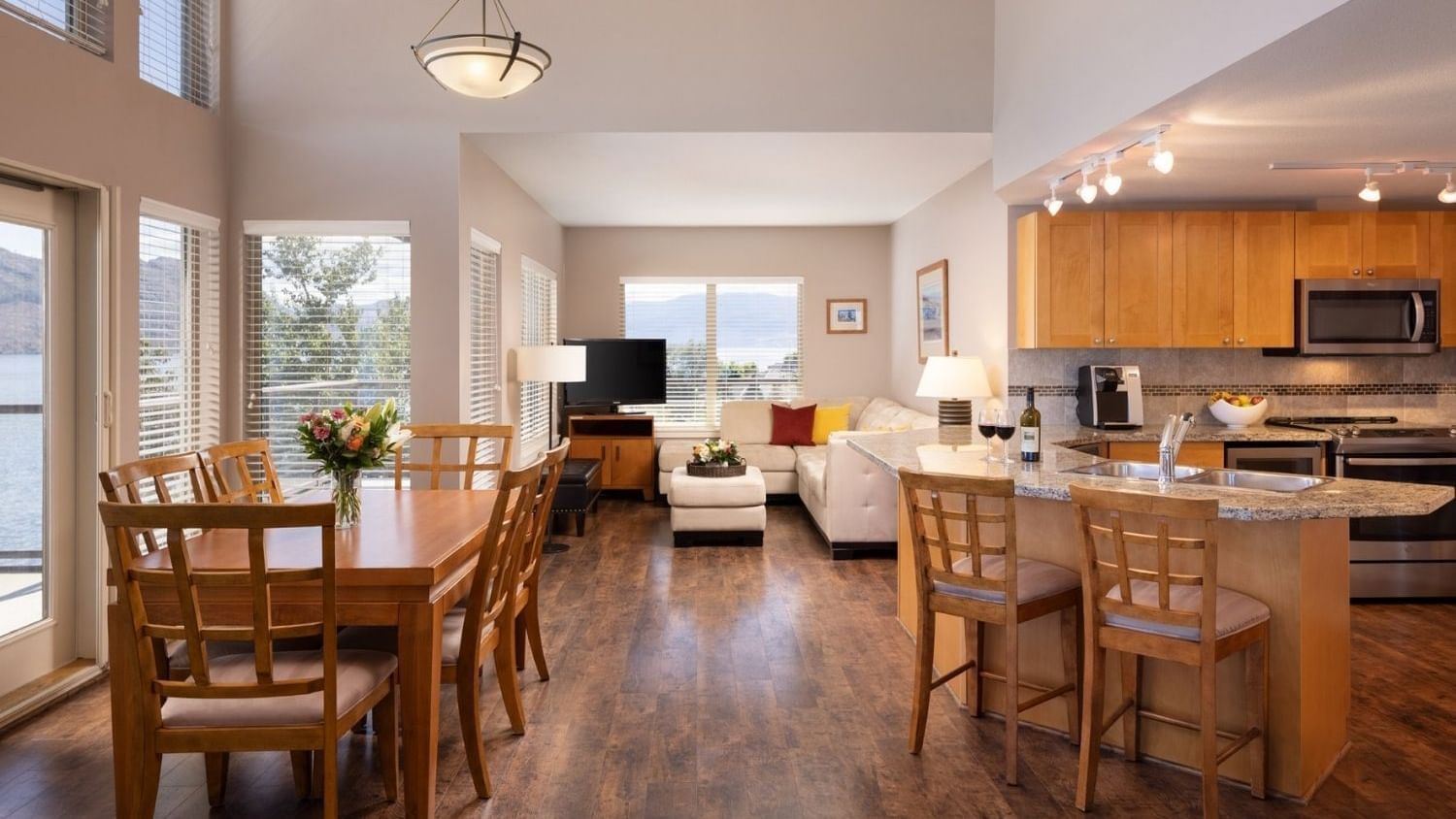 Three Bedroom Suite Premium Lake View | Cove Lakeside Resort