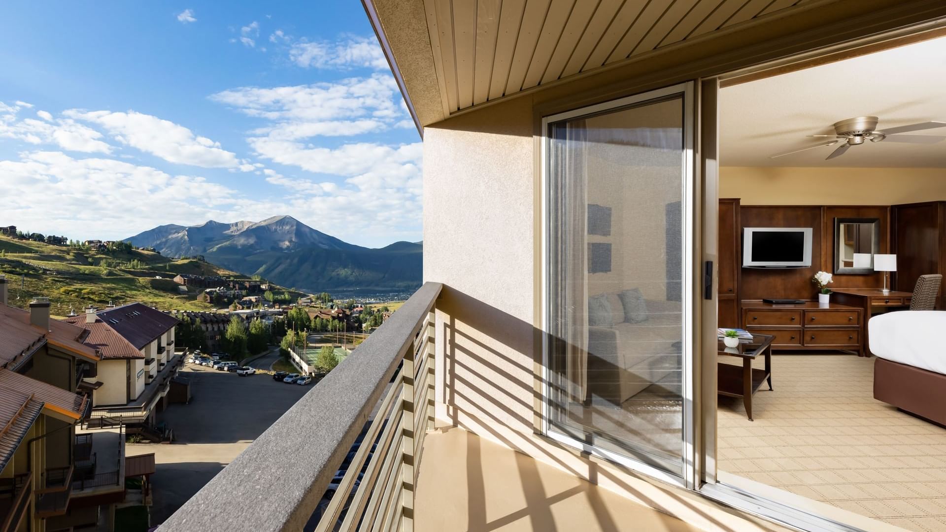 Slopeside View King | Elevation Resort & Spa Accommodation