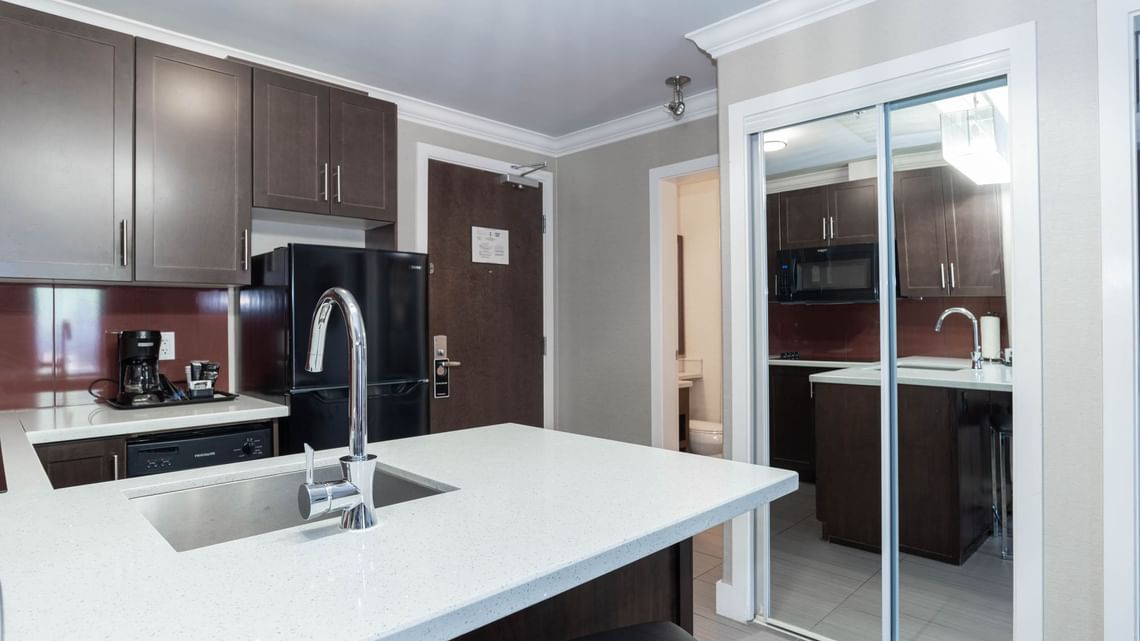 Standard Suite, 1 King Bed, Kitchen | Sandman Hotel & Suites Calgary South