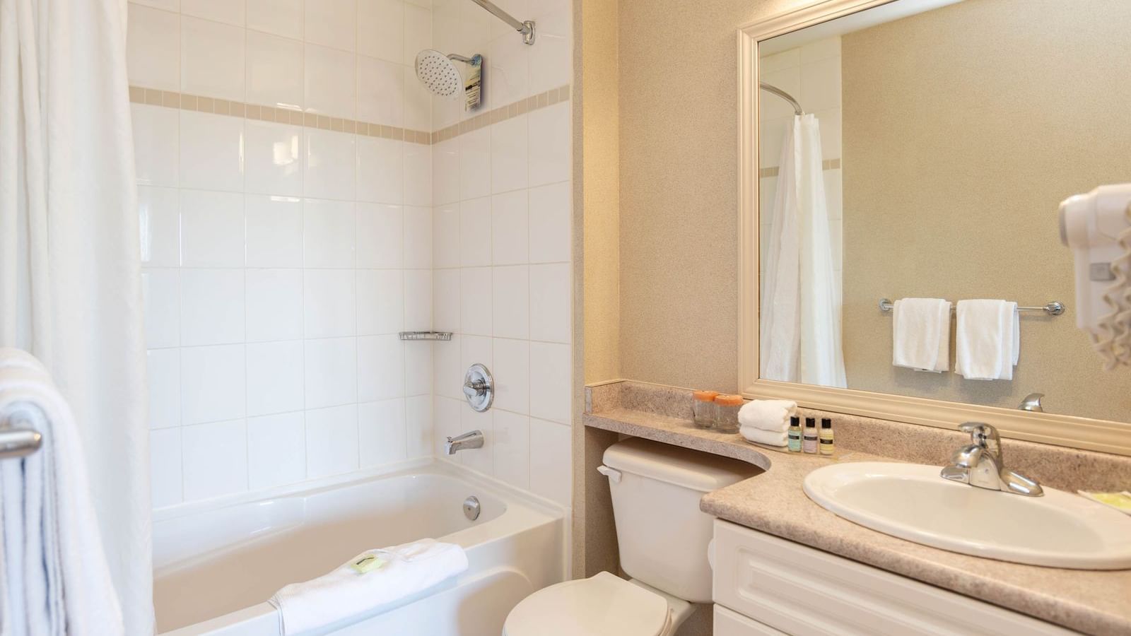 Standard Suite, 1 King Bed, Sofa Bed, Kitchen | Sandman Surrey Hotel Suites