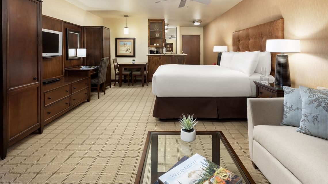 Slopeside View King | Elevation Resort & Spa Accommodation