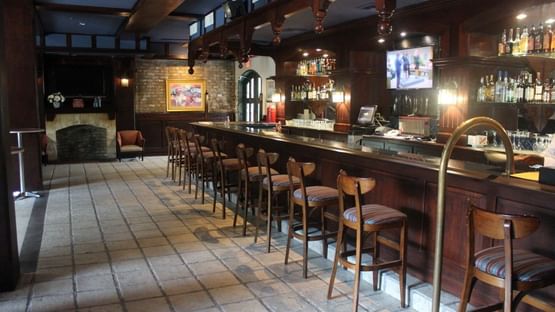 Mingles Bar & Lounge | Courtleigh Hotel & Suites