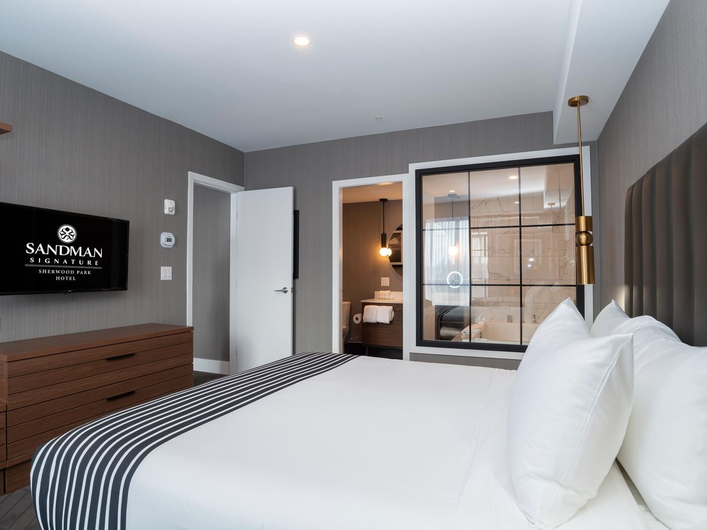 Sherwood Park Hotel Rooms & Suites | Sandman Signature Sherwood Park