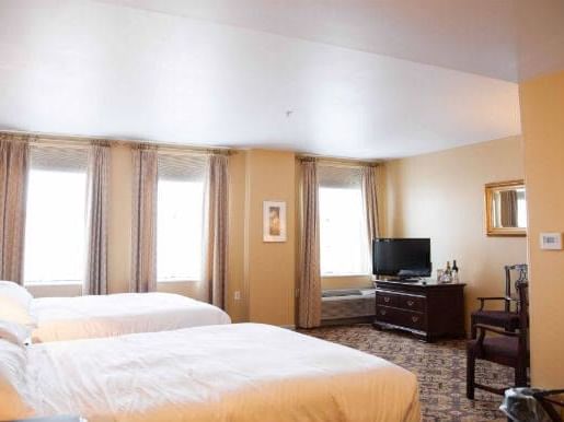 Marquette Vacation Packages | Landmark Inn Marquette