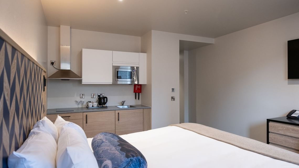 Studio, 1 Super King Bed, Kitchenette | Sandman Signature Glasgow Hotel