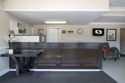 Gallery | Sandman Inn Blue River | Blue River Hotel