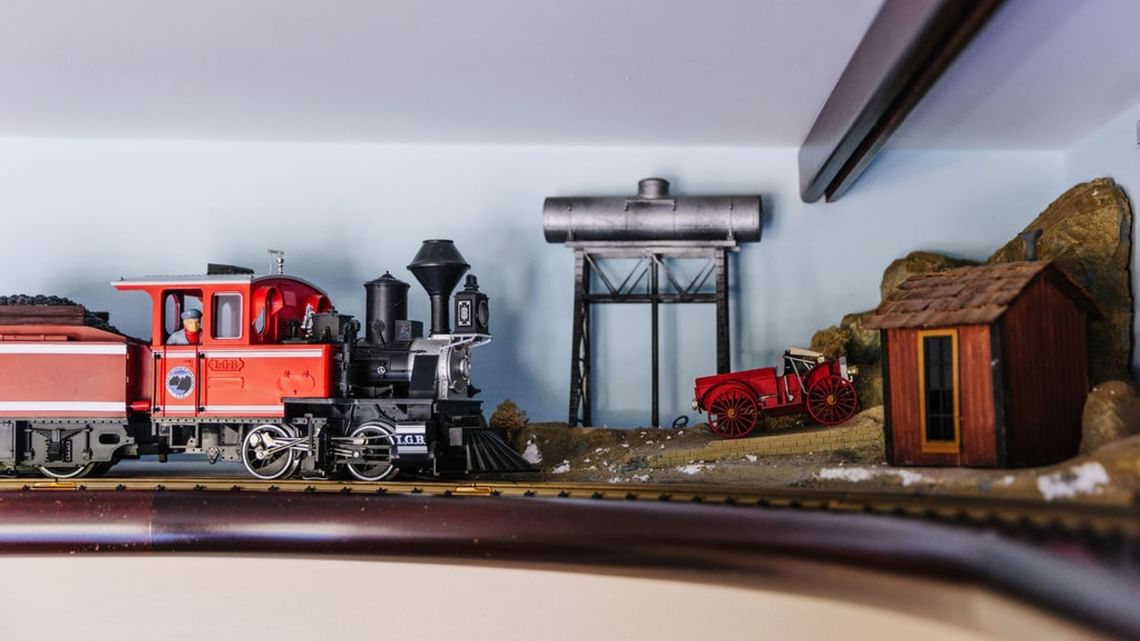 Railroad Baron Signature Suite | Dinah's Garden Hotel Refresh Accommodation