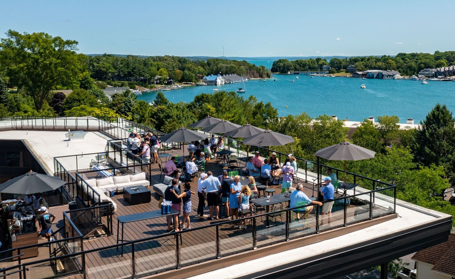 Welcome to The Earl | Charlevoix Hotels