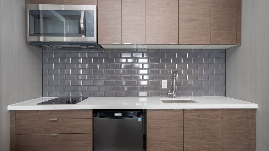 Grand Suite, 1 King Bed, Sofa Bed, Kitchenette | Sandman Signature St ...