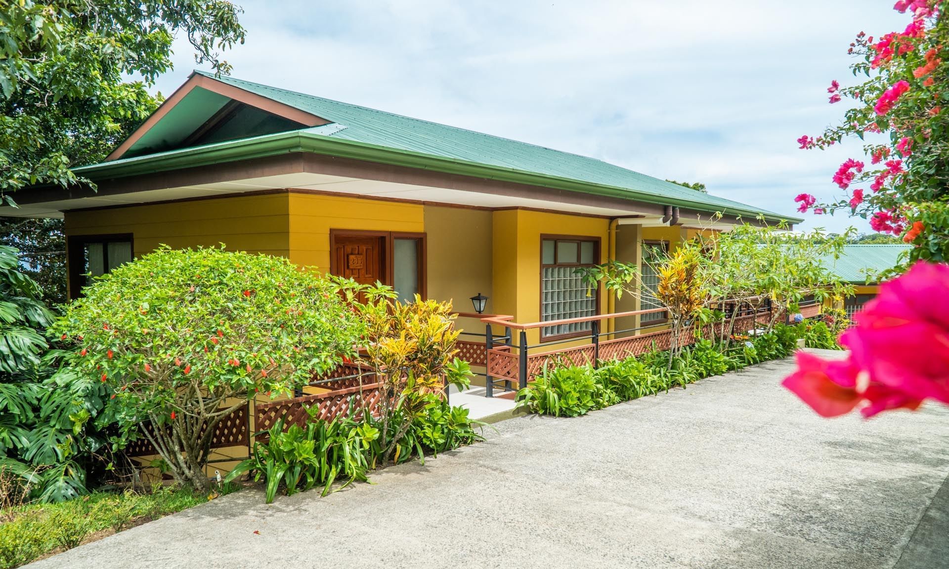 Monteverde Hotel Services | Ficus Lodge