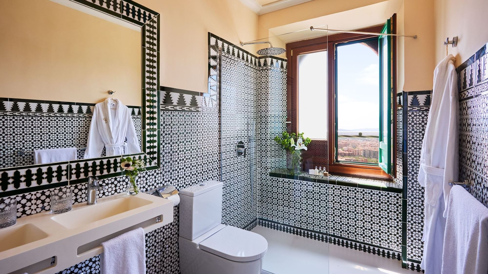 Classic City View | Hotel Alhambra Palace