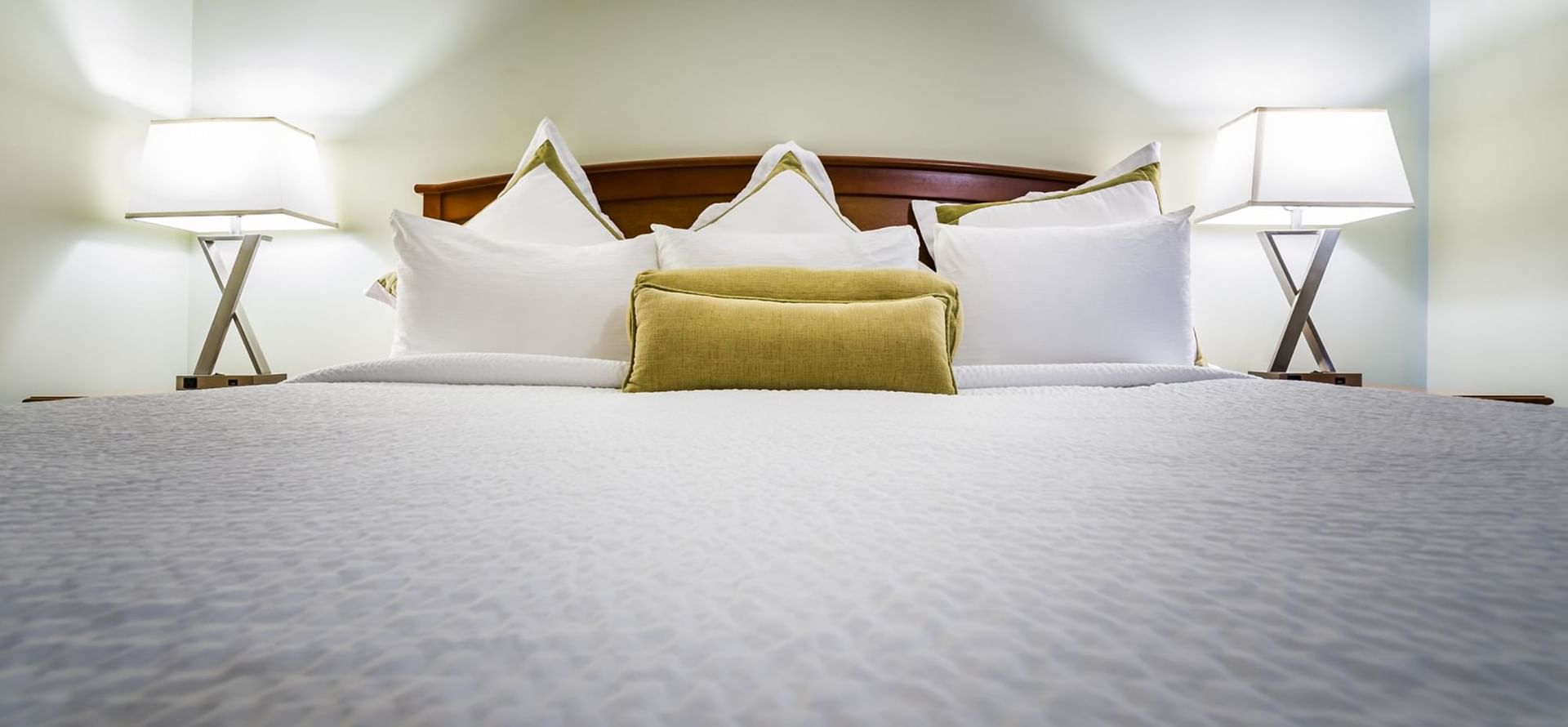 Rooms - Service Plus Inns & Suites Calgary