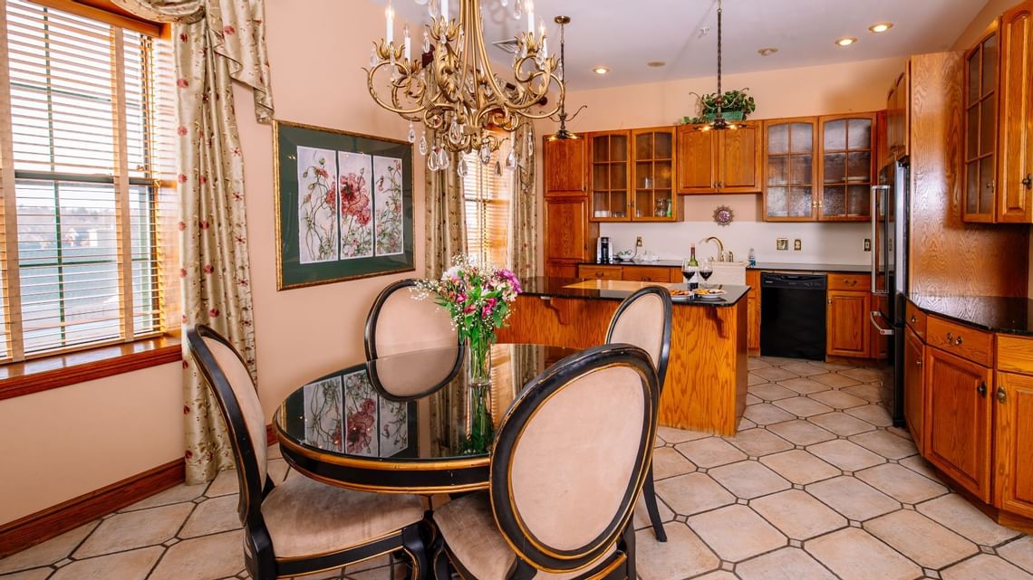 Penthouse Suite | Lodging Marquette MI | The Landmark Inn