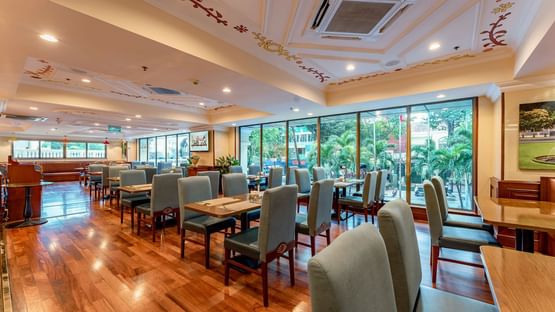 Sherwood Residence | The Club Restaurant & Bar