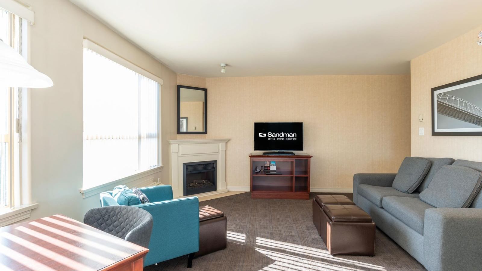 Standard Suite, 1 King Bed, Sofa Bed, Kitchen, View | Sandman Surrey ...