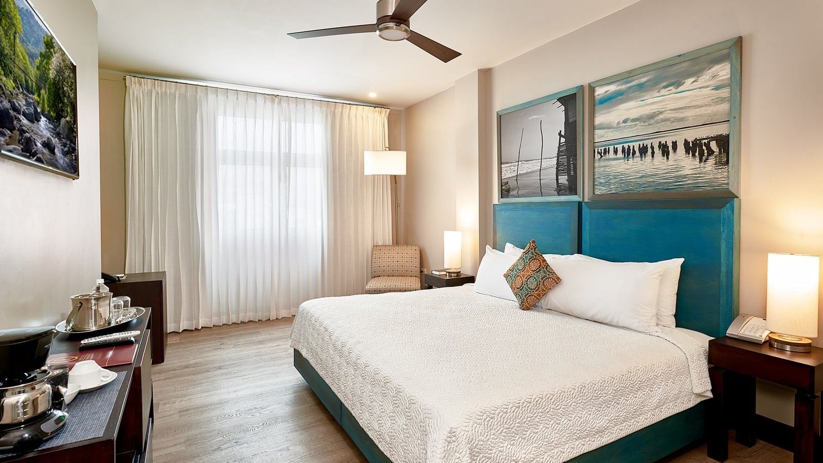 Standard Deluxe Room - The R Hotel