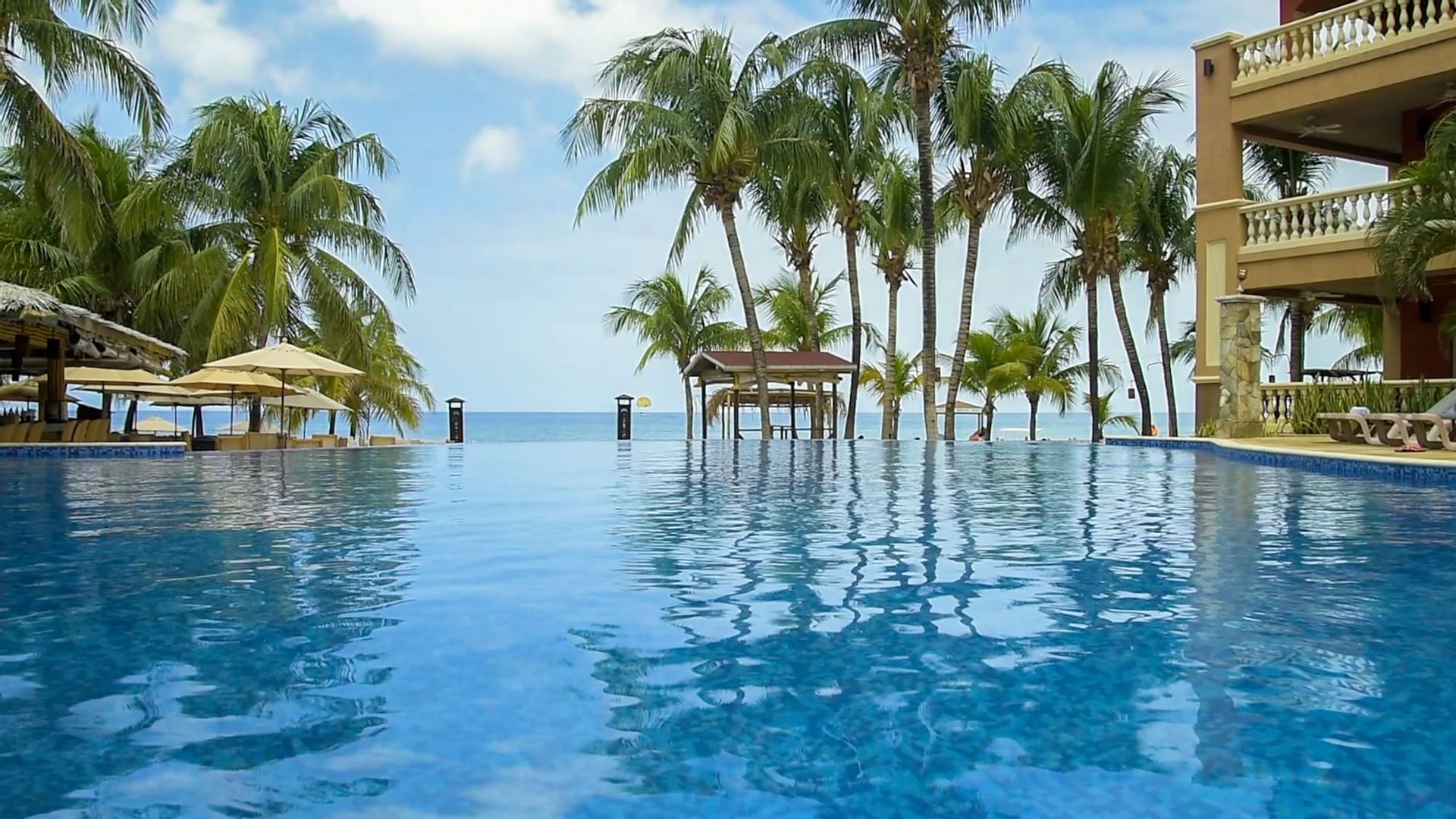 Reviews of Our West Bay Luxury Resort - Infinity Bay Resort