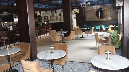 Mingles bar & lounge | Courtleigh Hotel & Suites