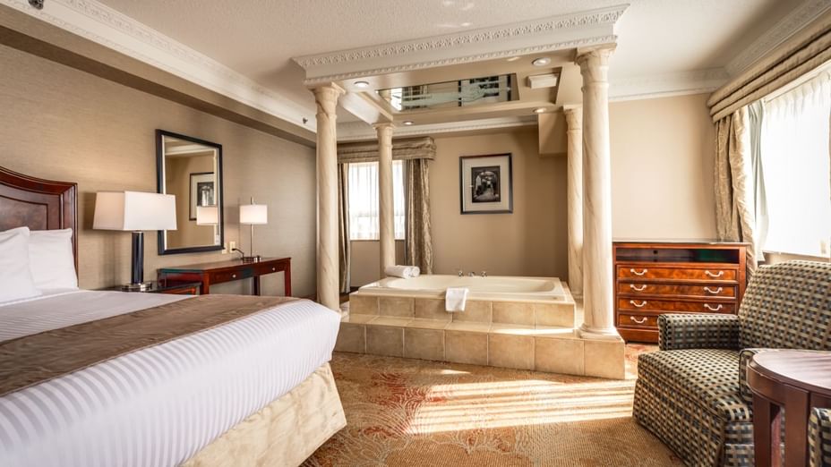 Deluxe King Jacuzzi Suite | Monte Carlo Inn & Suites - Downtown Markham